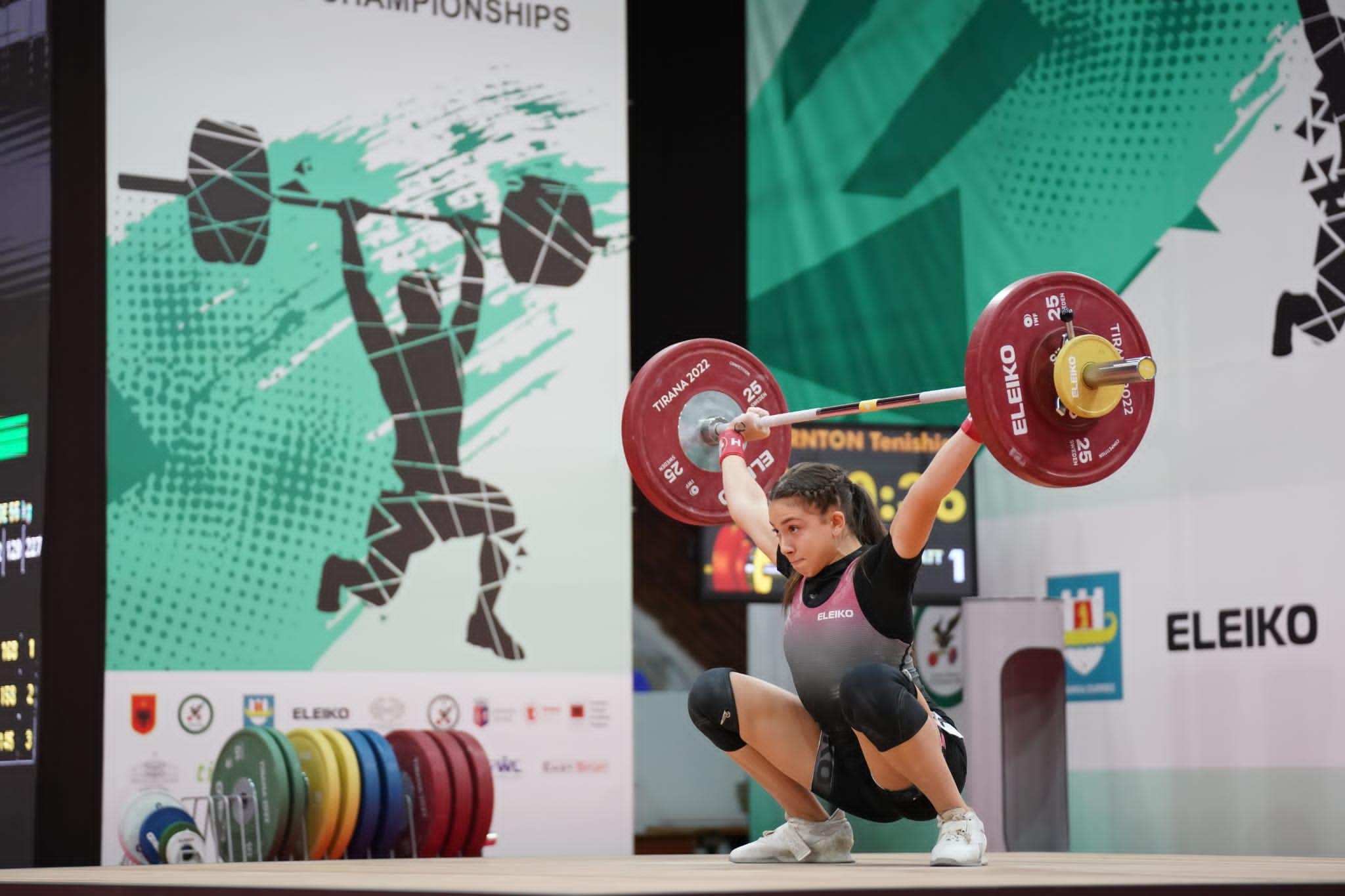 Tenishia Thornton tikkompeti fil-Kampjonati Ewropej tal-Weightlifting ...