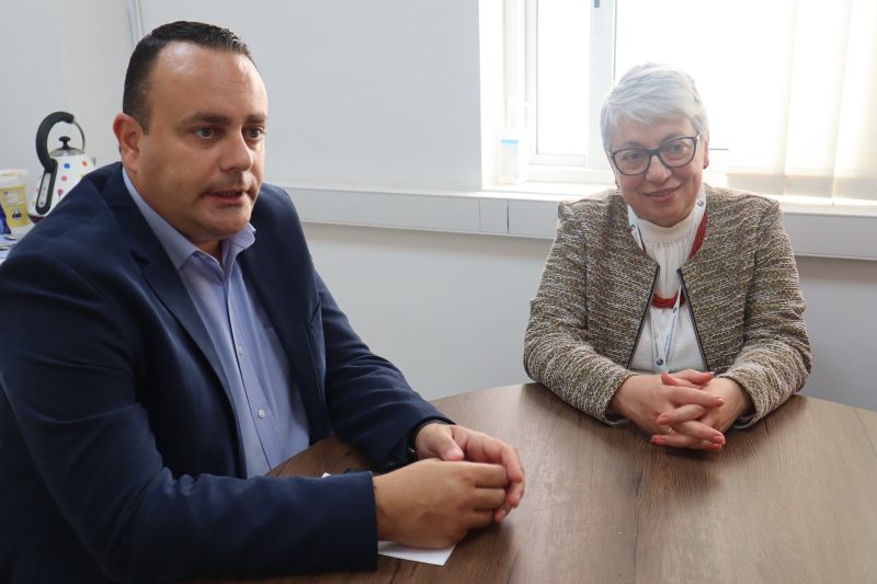 "M'intix waħdek. Li tfittex l-għajnuna mhix dgħjufija. Aħna hawn għalik ...
