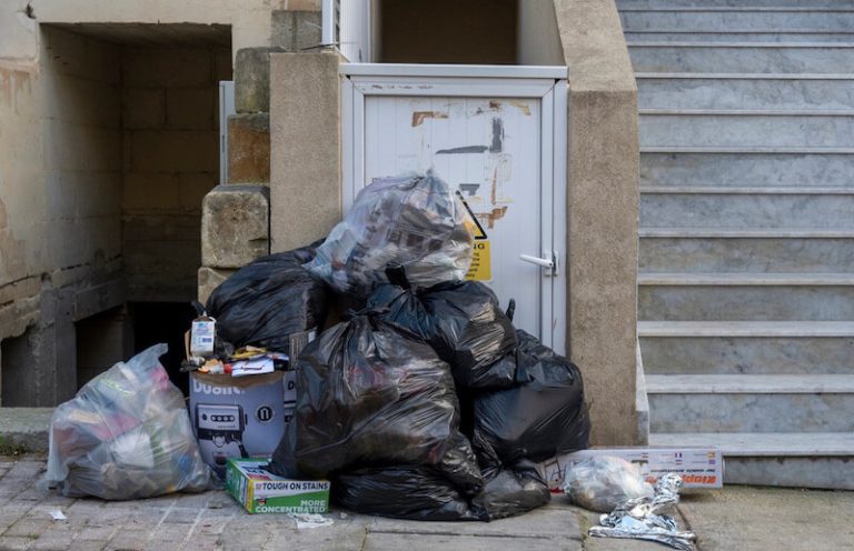 Minn nhar it-Tnejn kulħadd huwa mħeġġeġ biex juża boroż suwed ...