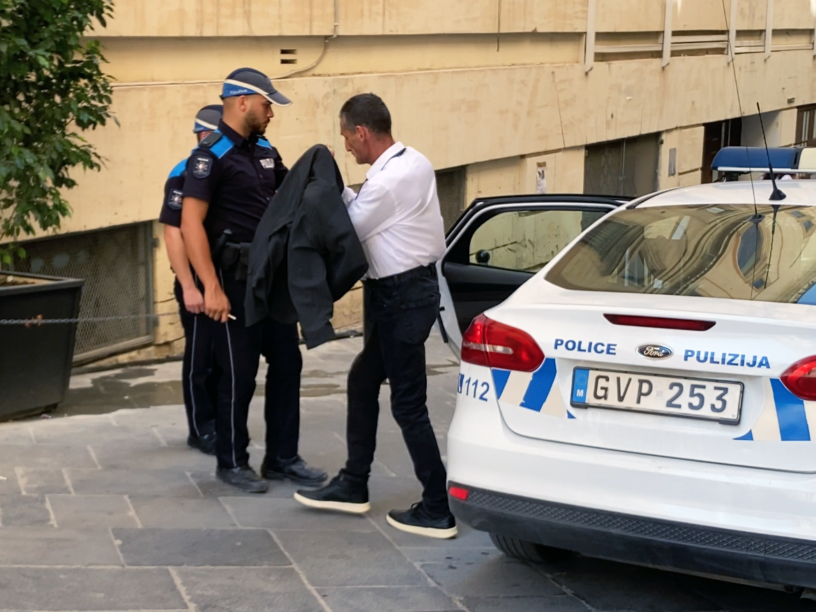 ARA: Fil-Qorti mixli li kkaġuna ġrieħi gravi fuq raġel fil-każin tal-PN ... ARA: Fil-Qorti mixli li kkaġuna ġrieħi gravi fuq raġel fil-każin tal-PN ...