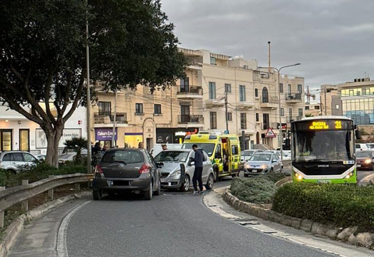 Raġel l-Isptar wara ħabta head on fi Triq it-Torri l-Imsida - talk.mt Raġel l-Isptar wara ħabta head on fi Triq it-Torri l-Imsida - talk.mt