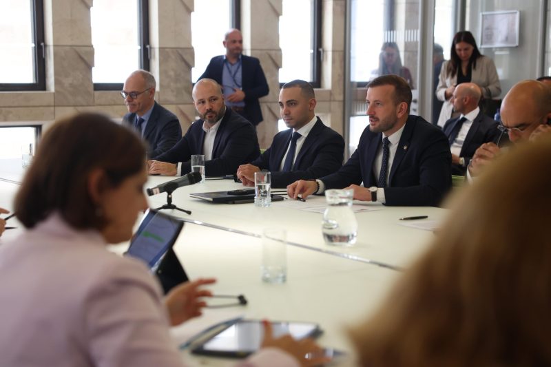 Il-Kumitat tat-Trasport u t-Turiżmu tal-PE f’Malta fuq inizjattiva ta’ Daniel Attard - talk.mt