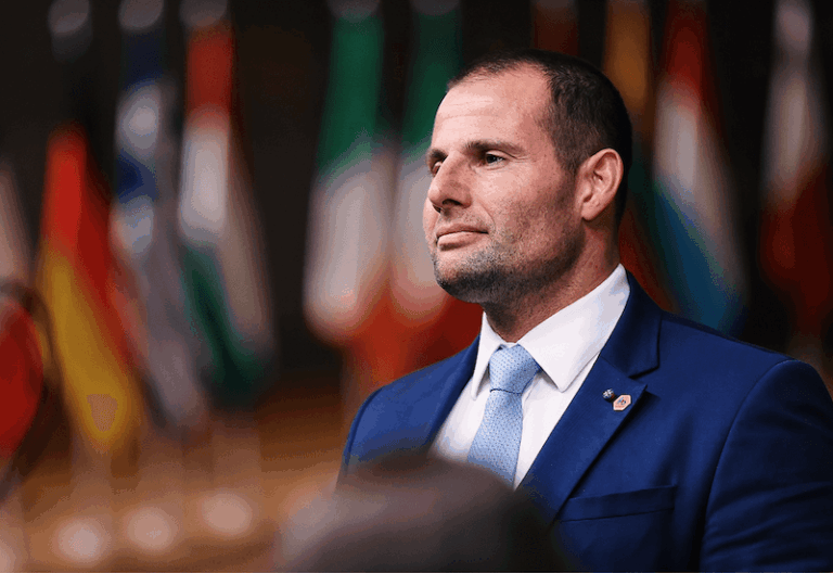 ROBERT ABELA... SITT SNIN TA' KISBIET GĦALL-PAJJIŻ - talk.mt